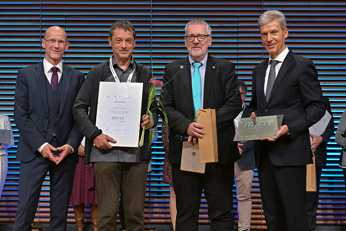 FSG bleibt weiterhin MINT-freundlich: Besondere Würdigung im Bereich ...